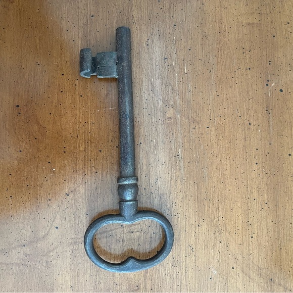 Wall Decor | Antique Large Cast Iron Skeleton Key | Poshmark